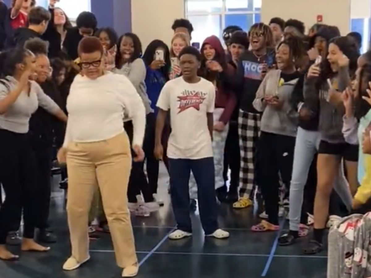 teacher dance woth her students goes viral on social media - Teacher ...