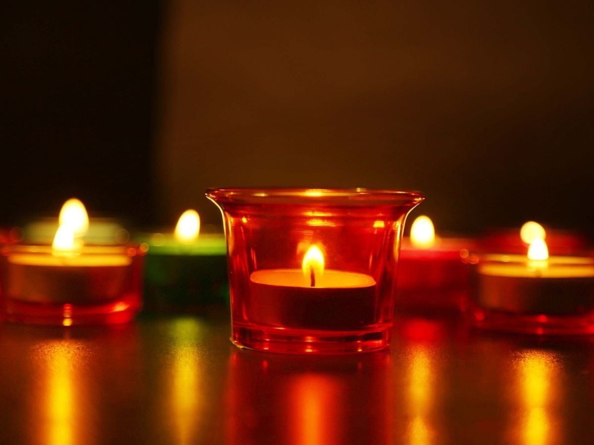 astro tips in hindi Deepak ke Totke ghar ke mukhya dwar par deepak ...