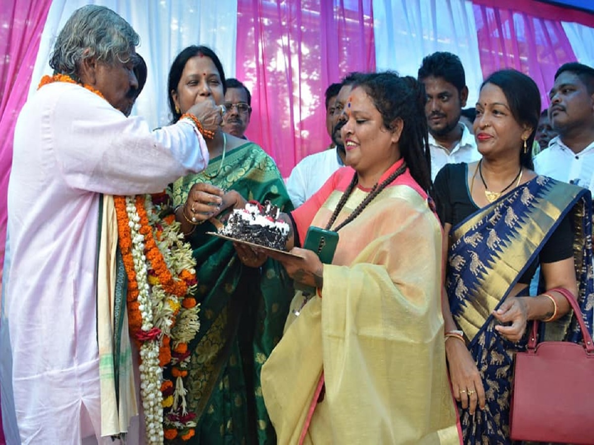 Congress mla suresh kumar routray celebrated his 80th birthday