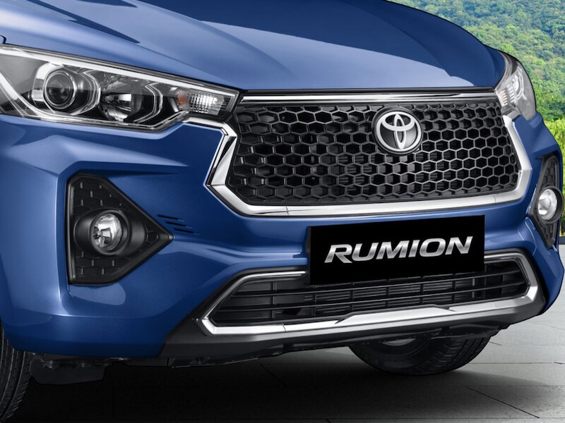 Toyota rumion mpv unveiled design changed from maruti ertiga । Toyota ...