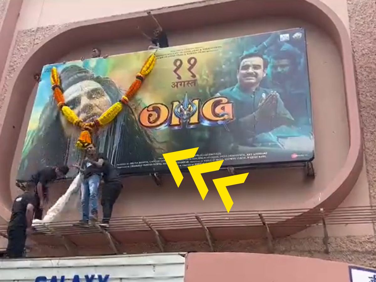 craze for OMG 2 Akshay Kumar poster was garlanded watch video | Omg 2 ...