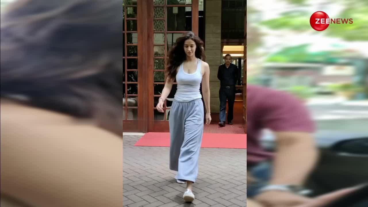 desirable hotty disha patani expose bold figure in thin top flaunts ...