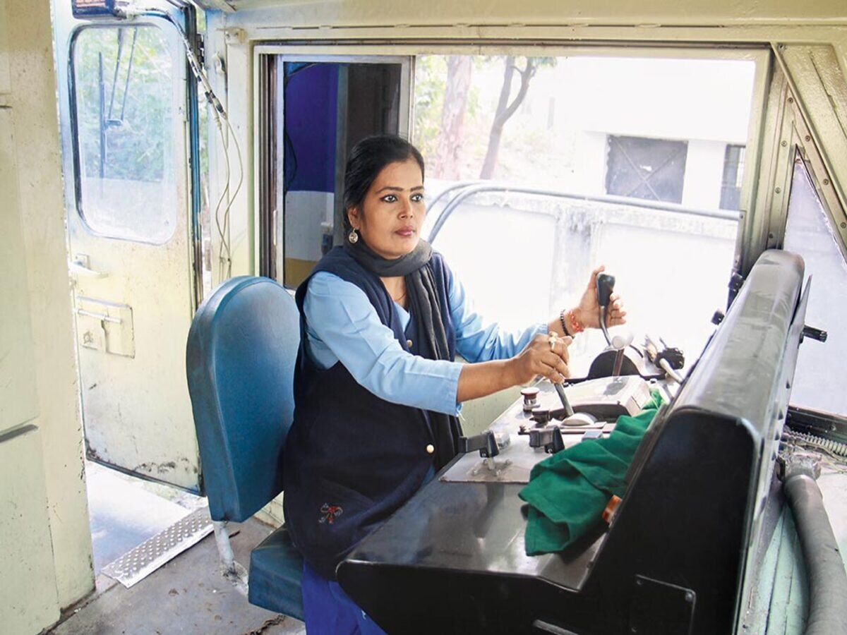 Train Driver license: ଟ୍ରେନ୍ ଡ୍ରାଇଭର ପାଇଁ ରହିଥାଏ କି ଅଲଗା ଲାଇସେନ୍ସ ...