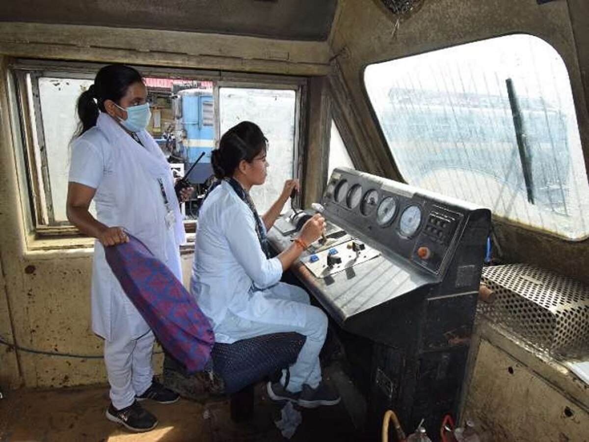 Train Driver license: ଟ୍ରେନ୍ ଡ୍ରାଇଭର ପାଇଁ ରହିଥାଏ କି ଅଲଗା ଲାଇସେନ୍ସ ...