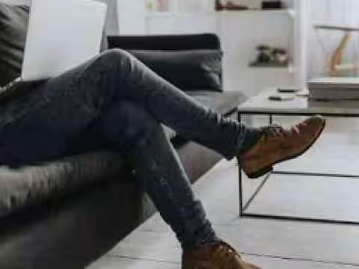 why do some people shake their legs these habit effected negative pair hilane ke nuksan | क्या ...