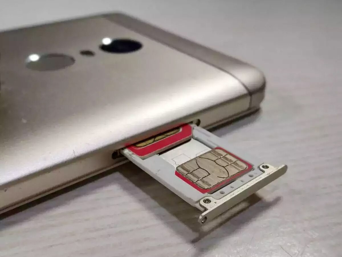 How To Place Sim Card Properly In Smartphone Follow These Tips | Sim ...