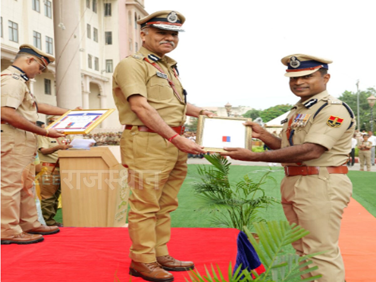 jaipur news DGP Umesh Mishra hoisted flag at police headquarters ...
