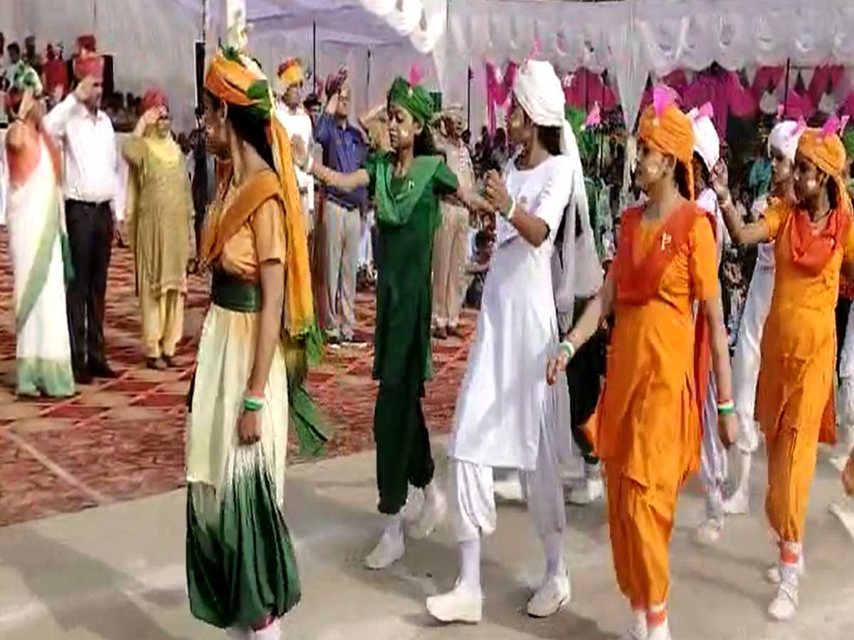 Churu News people of Churu celebrated the national festival by hoisting ...