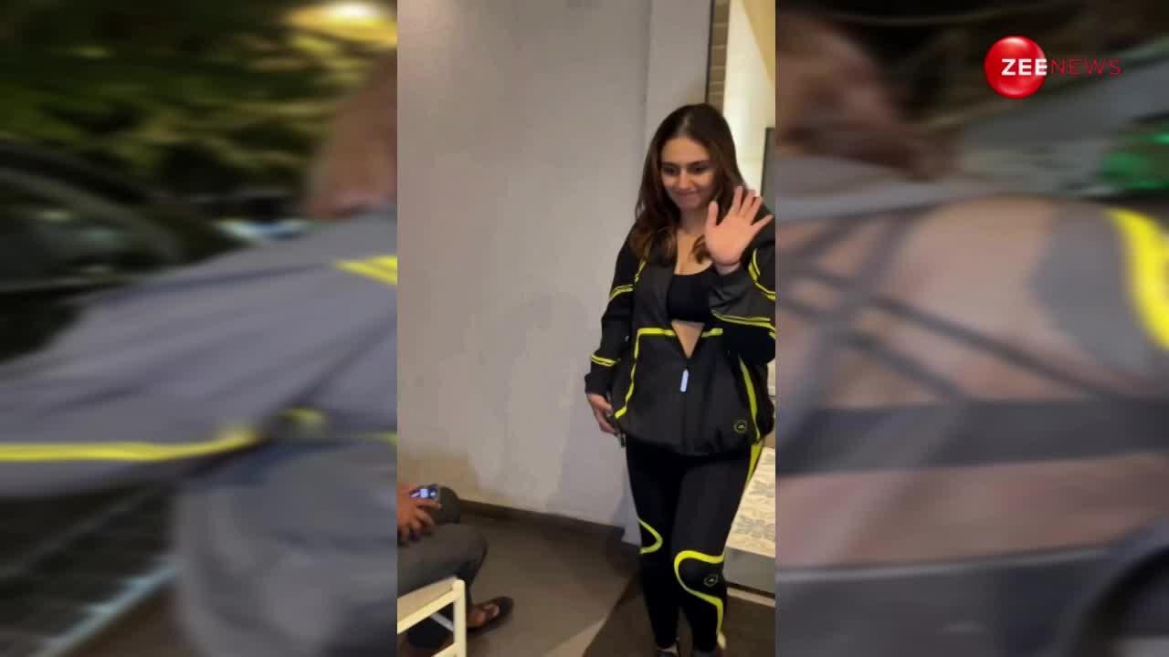 huma qureshi supremely sizzling with bra under jacked open zip expose ...