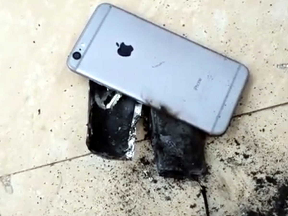 iPhone Blast Common Mistakes While Charging Apple Warns | iPhone फटेगा ...