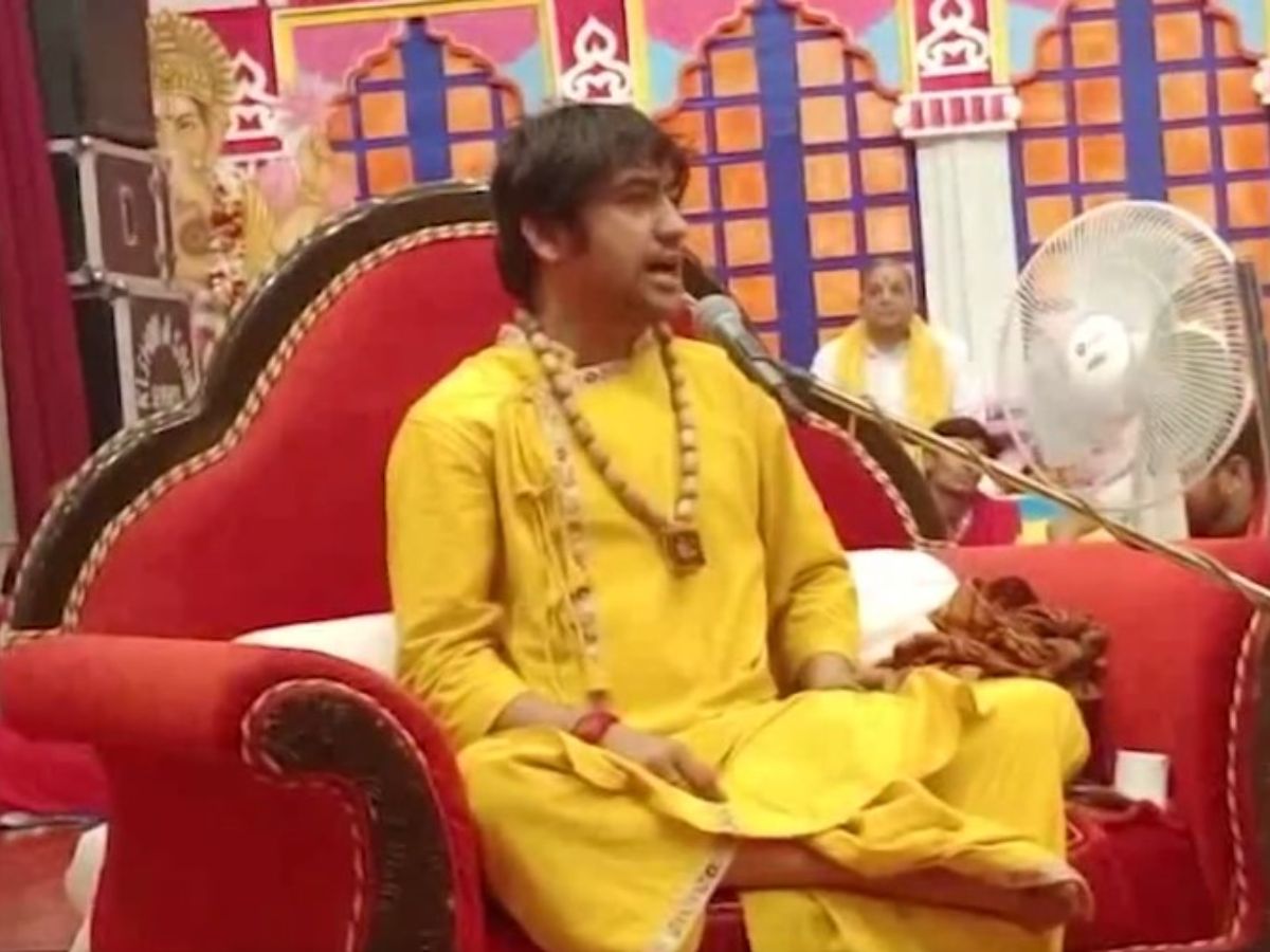 Bageshwar Dham Dhirendra Krishna Shastri reached Vrindavan worshiped ...