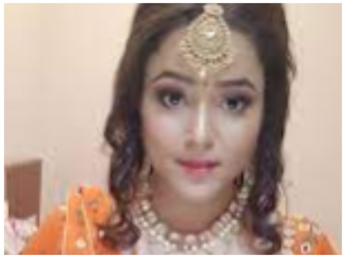 Bhojpuri singer Nisha Pandey for Sharing obscene Photos FIR lodged in Lucknow | Bhojpuri News ...