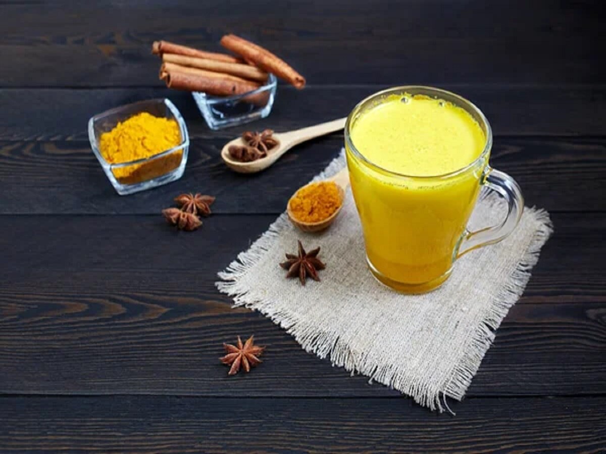 Benefits Of Turmeric Milk Drink haldi wala milk before going to bed this change will happen in ...