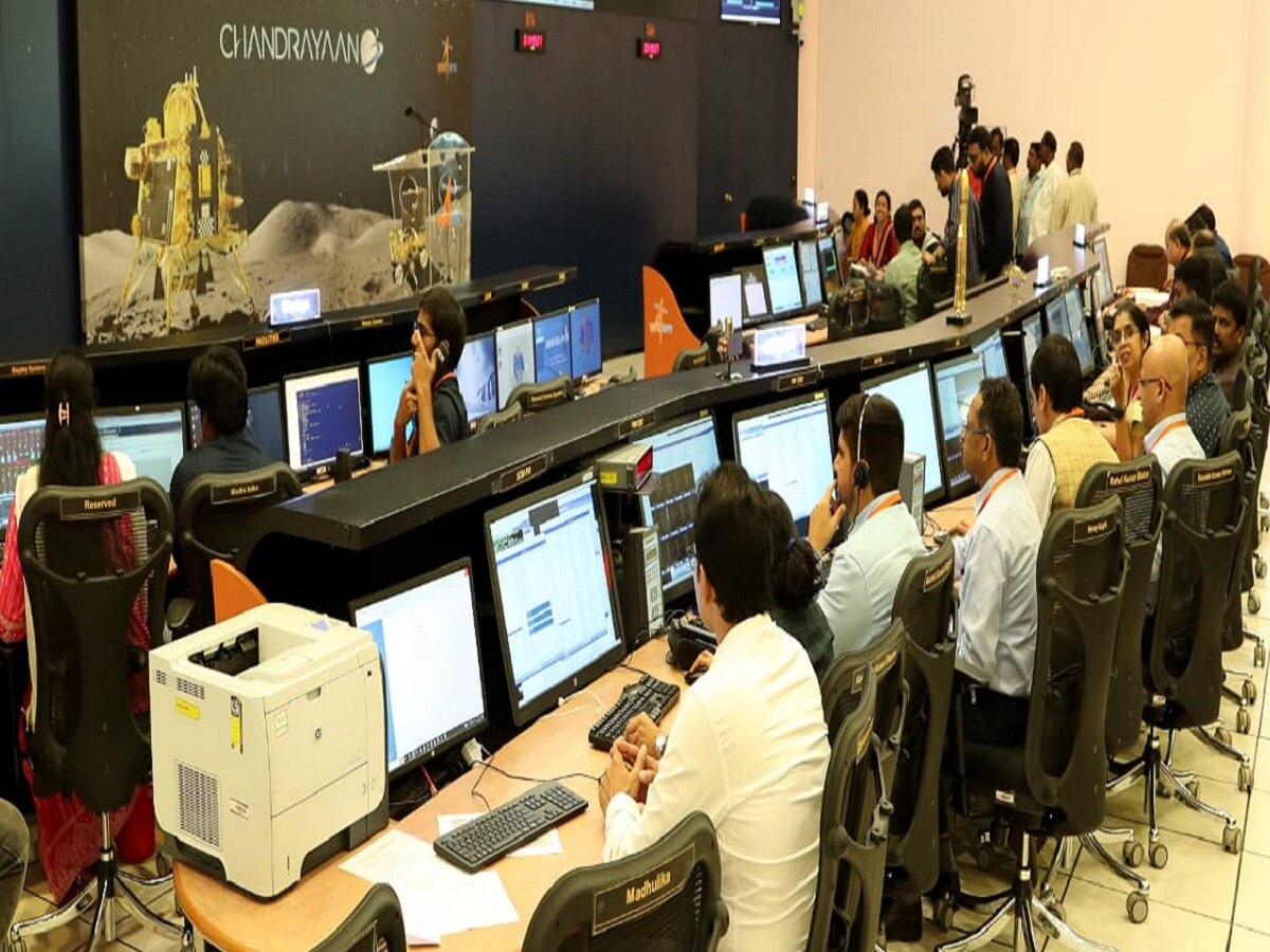 Chandrayaan 3 landing Such an atmosphere in the ISRO center, see pics ...