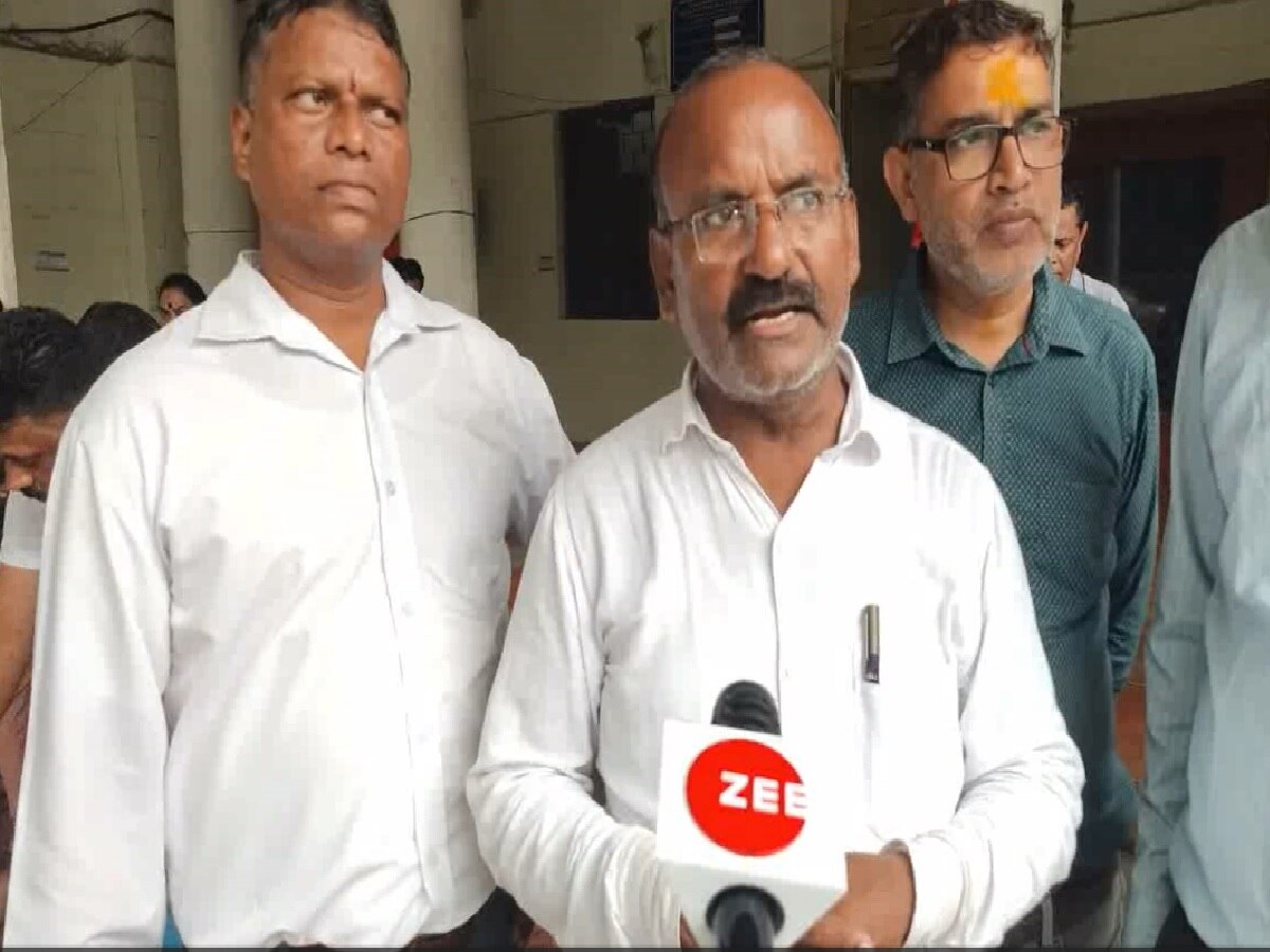 MCD Hospital cleaning staff strike after dispute in Hindu Rao Hospital ...