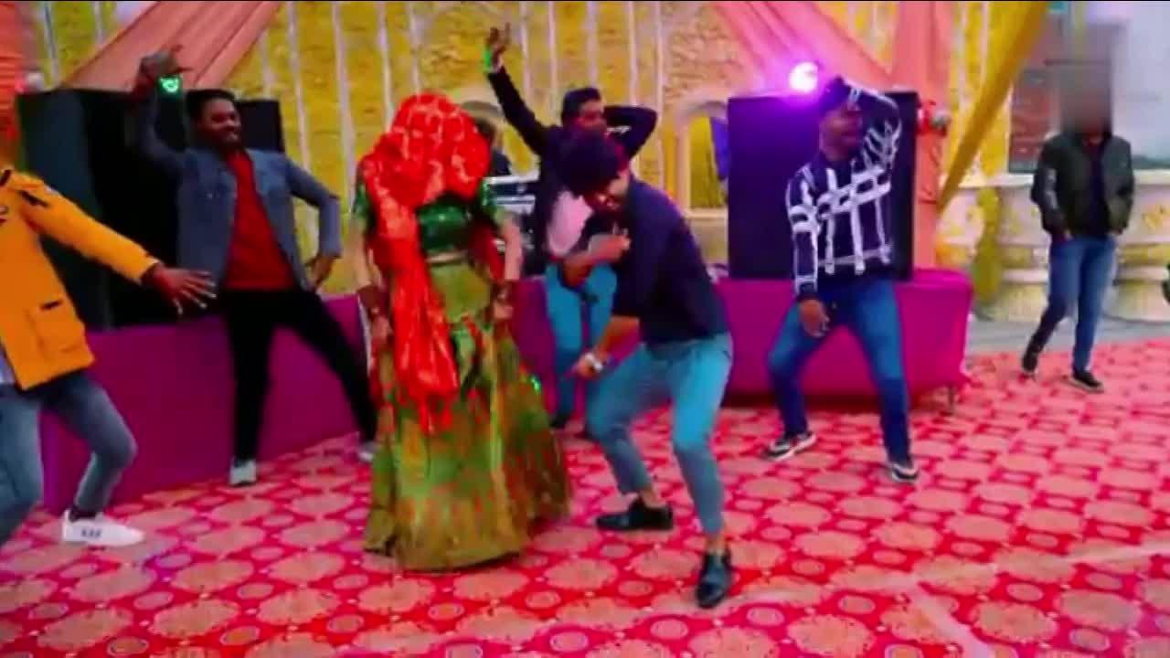 exciting desi bhabhi showed her colorful body among the devar video ...