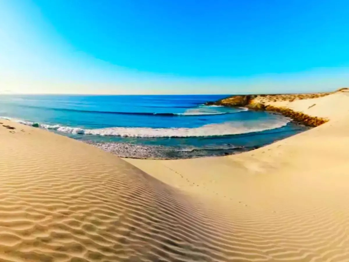 place where desert meets ocean: ବିଶ୍ୱର ଏପରି ୫ ରହସ୍ୟମୟ ସ୍ଥାନ; ଯେଉଁଠାରେ ...