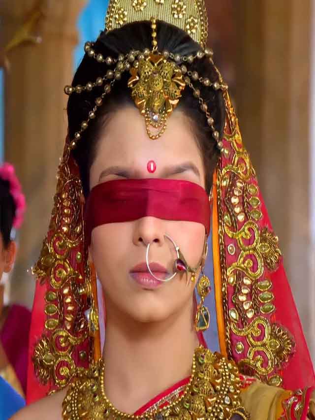 Why did Gandhari want to see her son Duryodhana without clothes ...