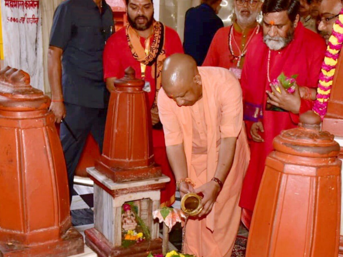 UP CM Yogi Adityanath visits Pitambra Peeth datia see photos of maa ...
