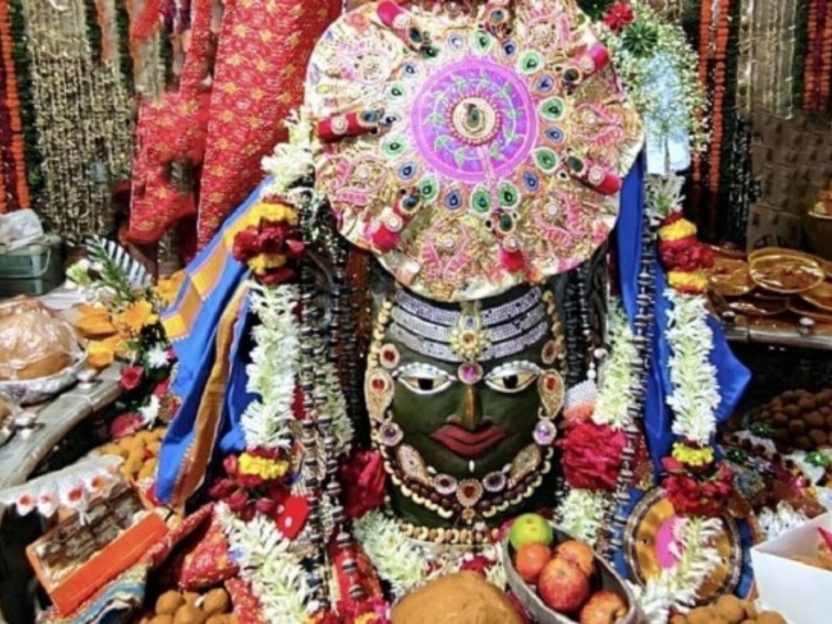RakshaBandhan celebration ujjain mahakaleshwar temple Tied Rakhi Baba ...