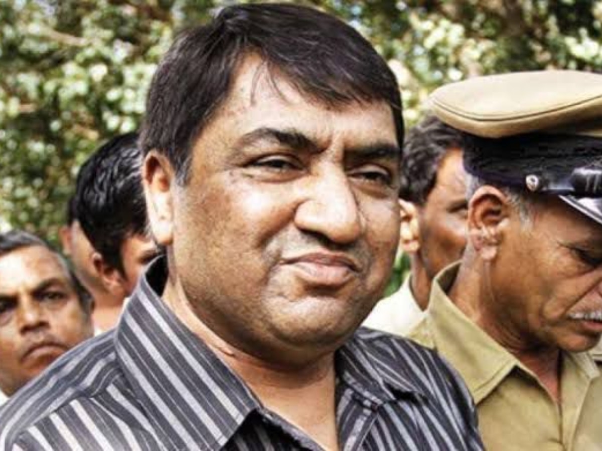 When Abdul Karim Telgi Stamp Paper Scam Convict Showered Rs 90 Lakhs On ...