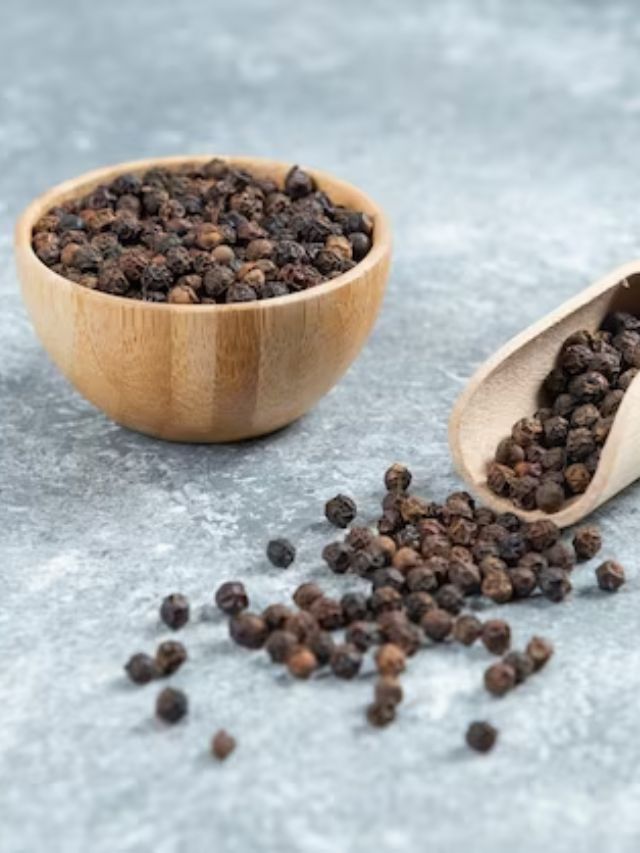 Benefits of Black Pepper: मोटापा कम करने से लेकर कैंसर से लड़ने में ...