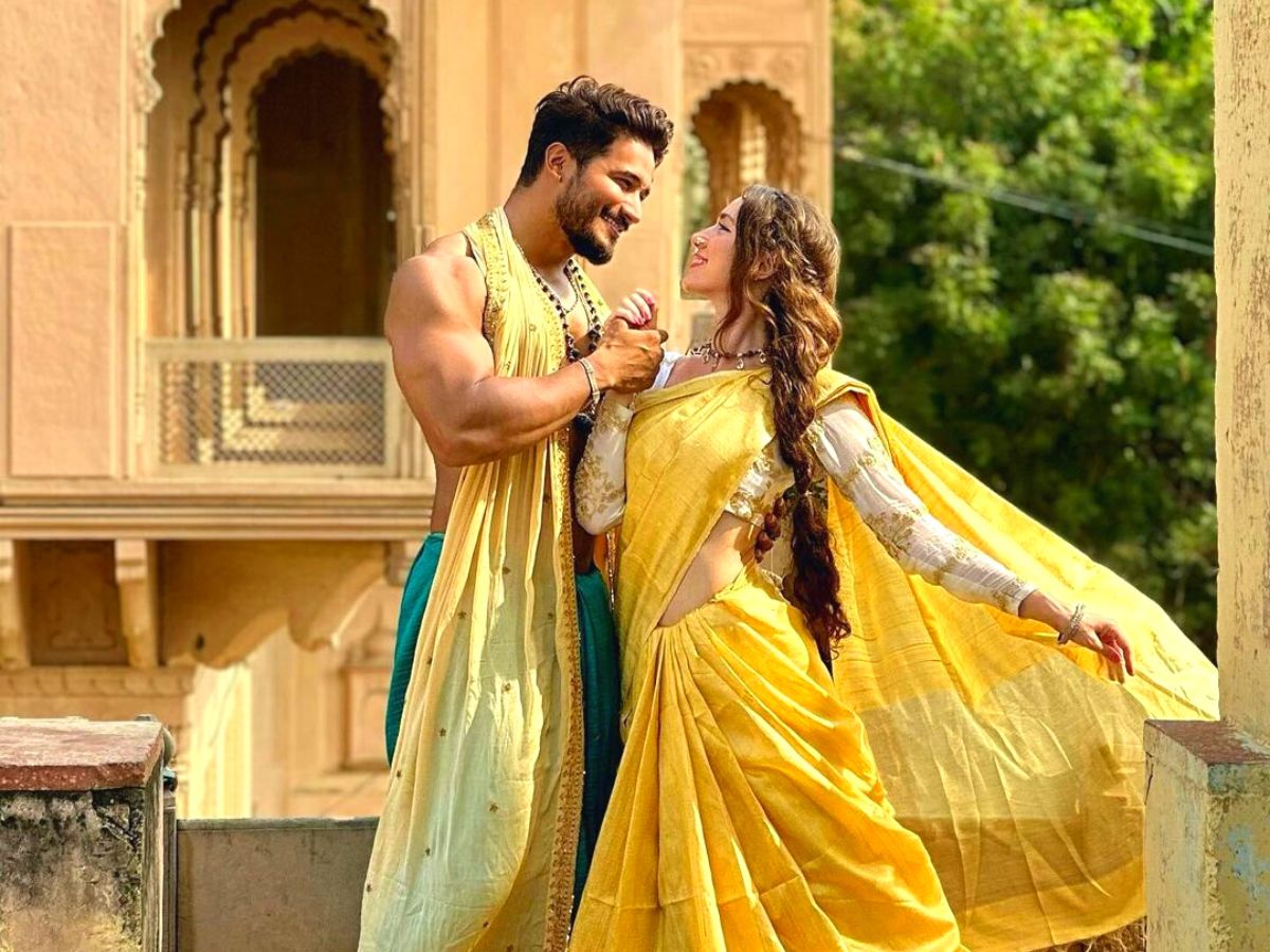 Videshi bhabhi at Krishna Janmashtami foreigner woman romantic dance ...