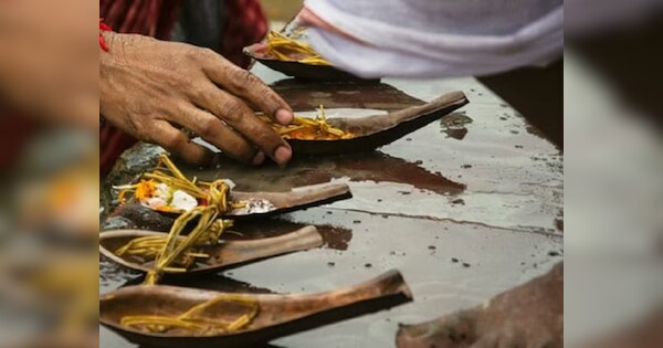 pithori amavasya 2023 offer water at peepal tree and light a deeya in ...