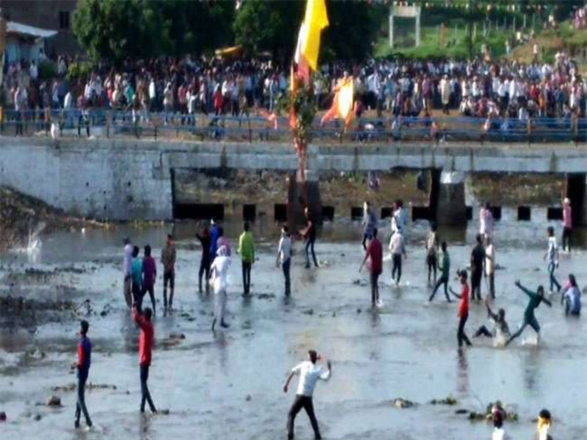 gotmar mela in pandhurna new district of mp 12 dead stone pelting ...