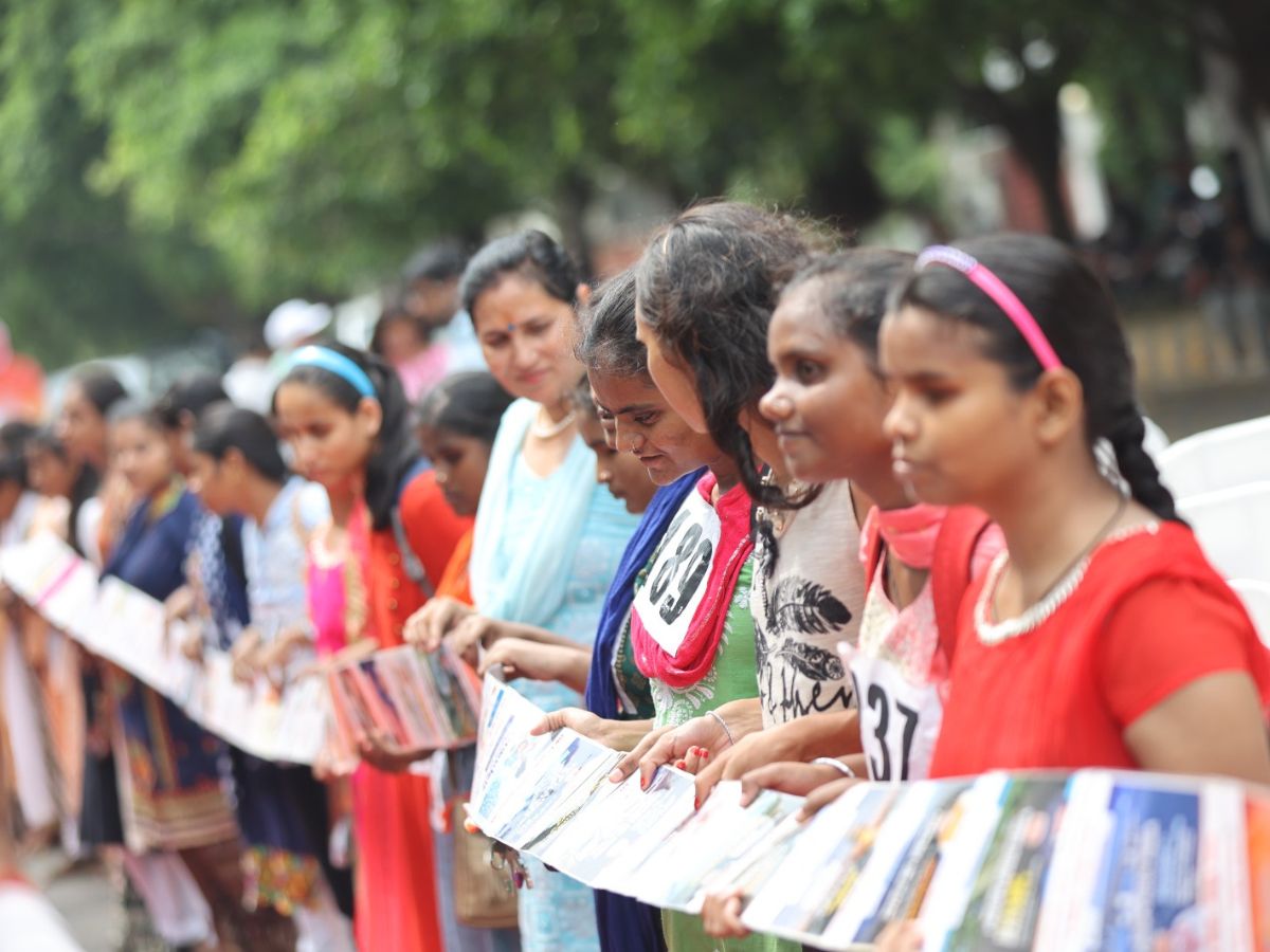 1.25 km message written to pm modi 400 blind children gave unique ...