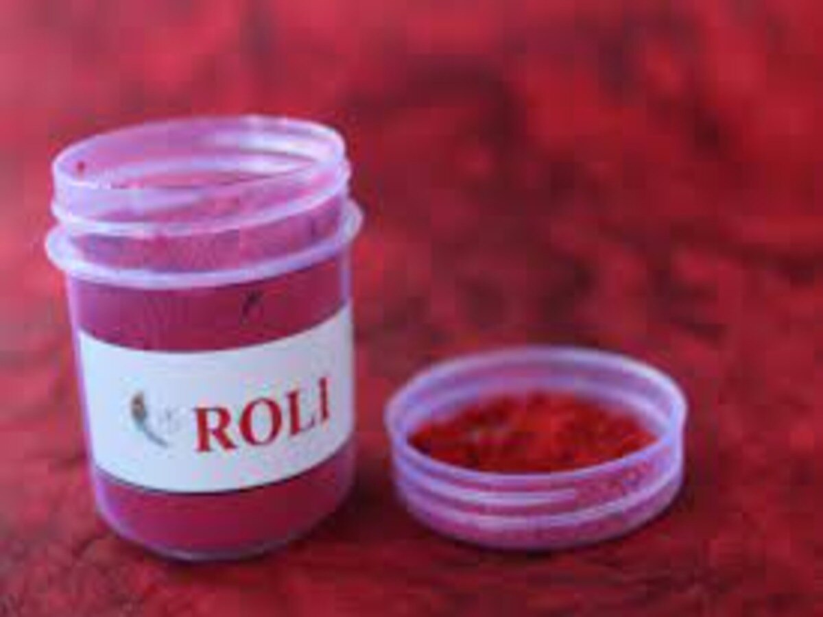 Morning Astro Tips: सूर्योदय के समय सूर्य देव को जल अर्पित करते समय ...