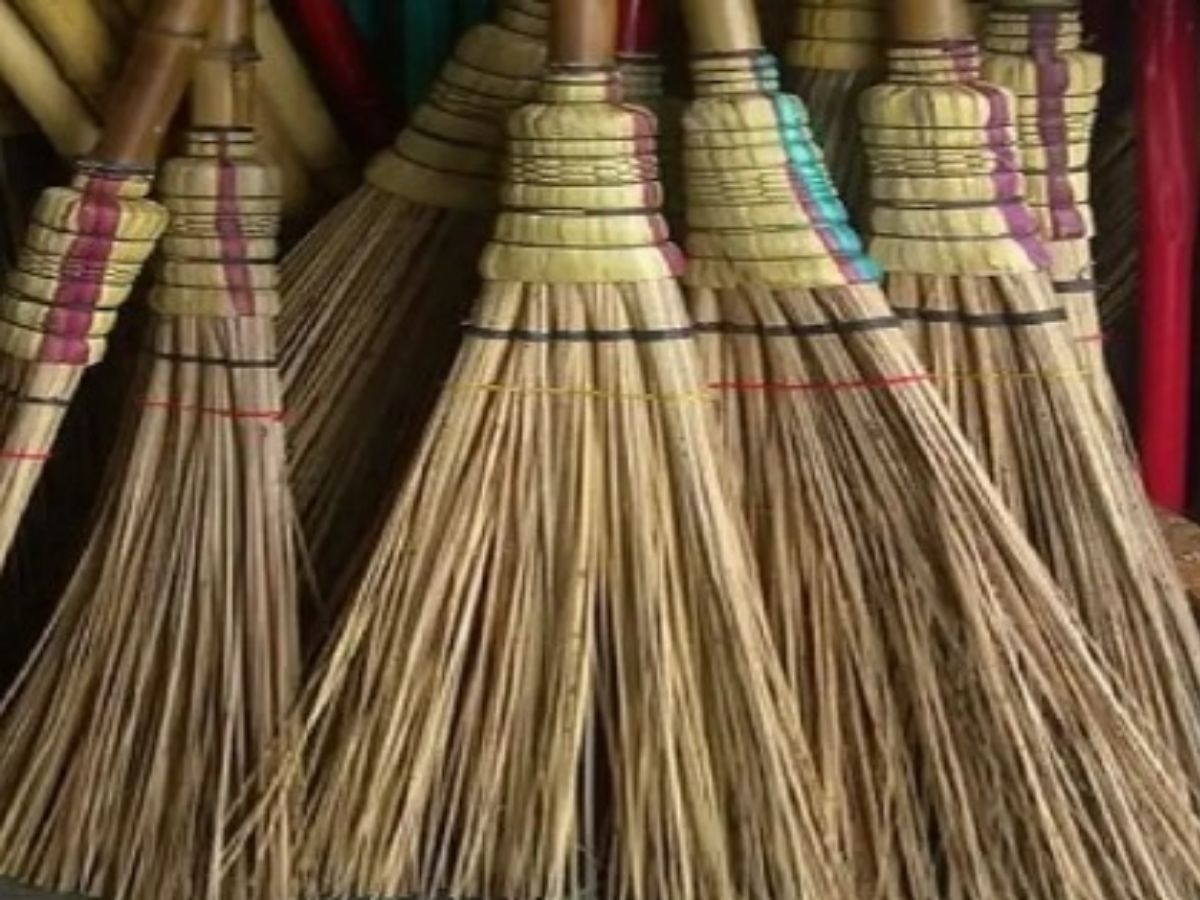 vastu and astro tips Jhadu ke Upay Totke jhadu kis din kharide arthik ...