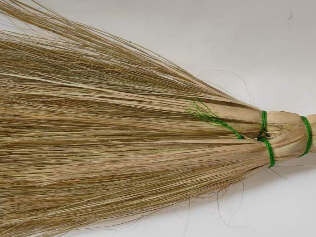 vastu and astro tips Jhadu ke Upay Totke jhadu kis din kharide arthik ...