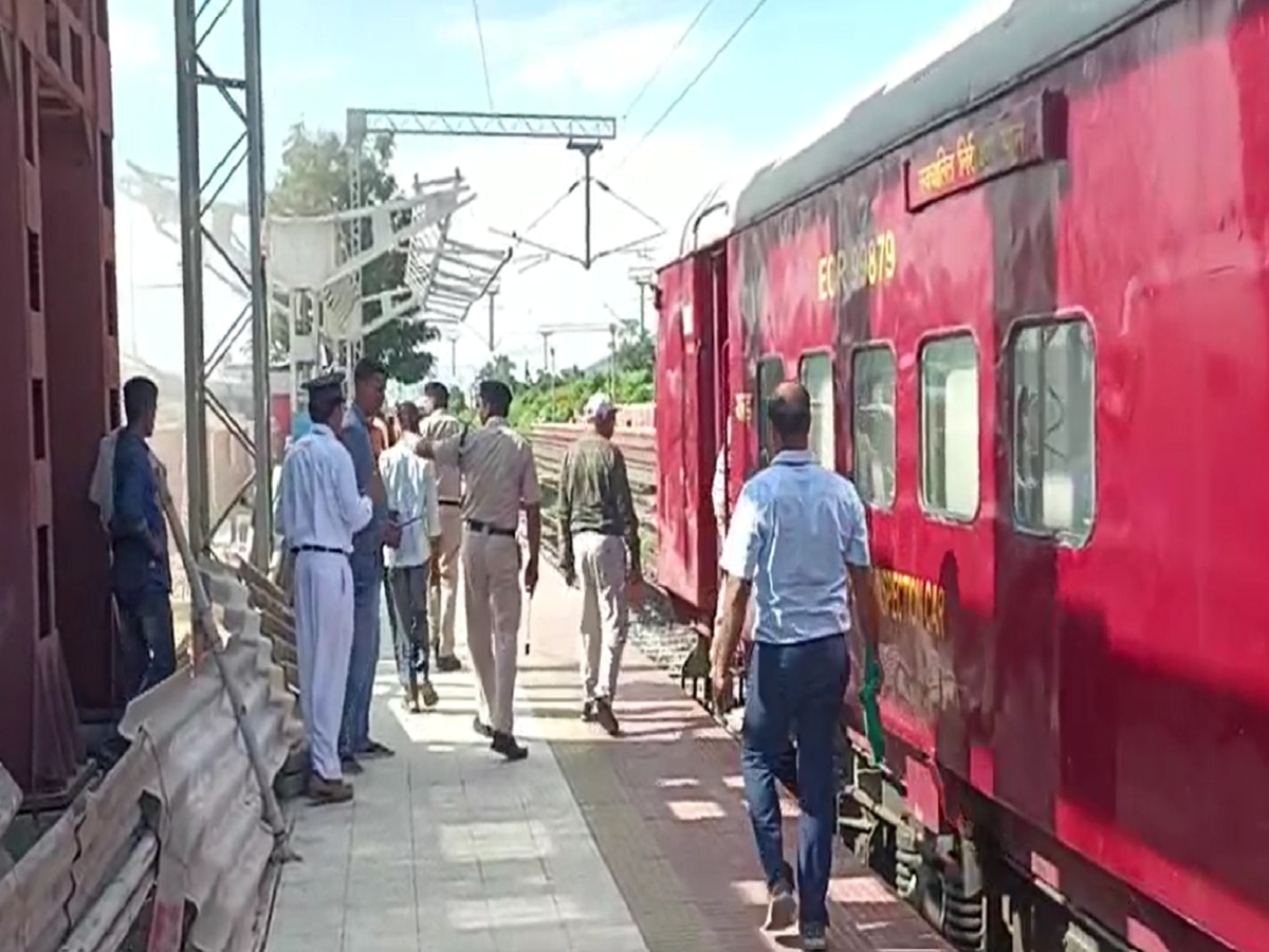 Patna hawda Vande Bharat Express train will stop in Jamui also officials inspected | जमुई में भी ...