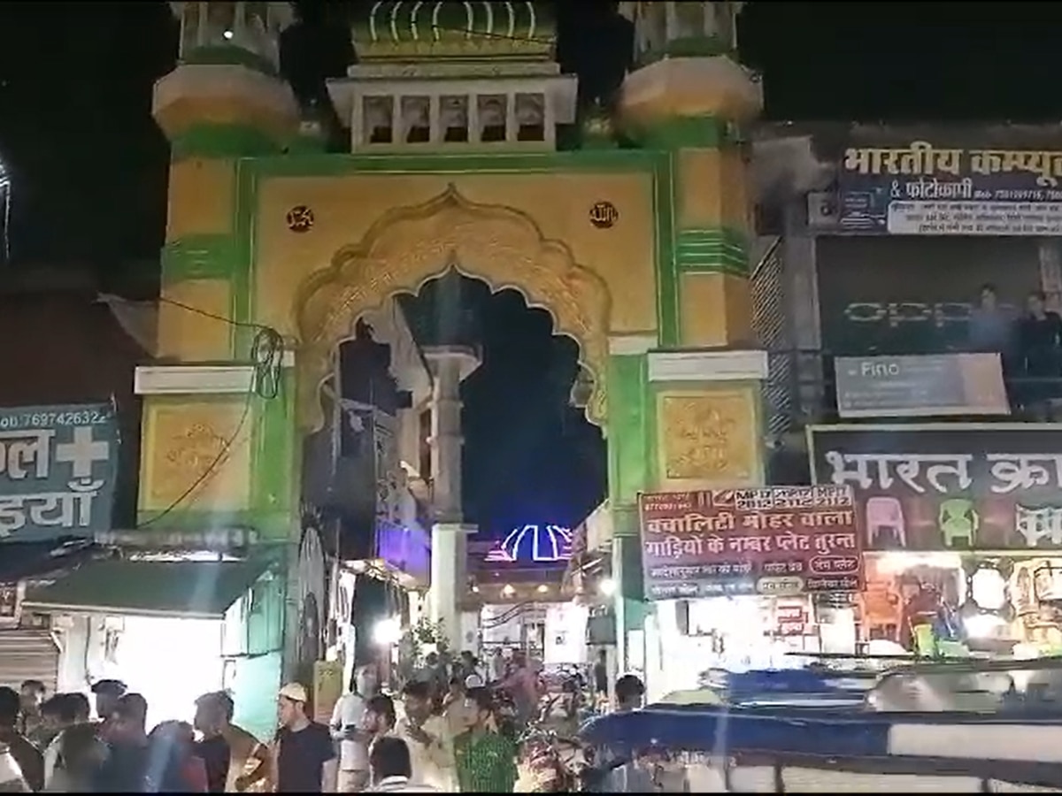 Rewa News Drunk Man Clicks Selfie With Feet On Chhoti Dargah Amahiya ...