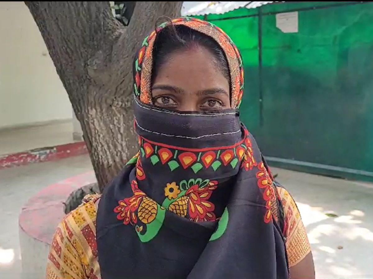 Hardoi Women molestation by goon in sursa video viral | Hardoi News: चीखती चिल्लाती महिला के बाल ...