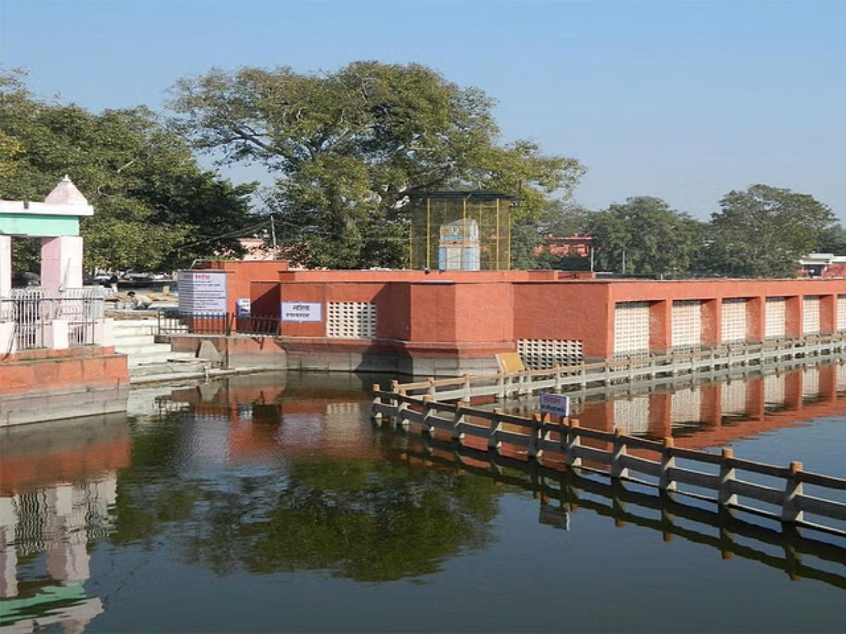 Pitru Paksha 2023 know famous places like Varanasi Haridwar Mathura for ...