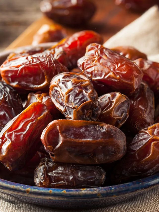 Dates Benefits: 10 दिन खाली पेट खाएं खजूर मिलेंगे हैरान करने वाले 7 फायदे