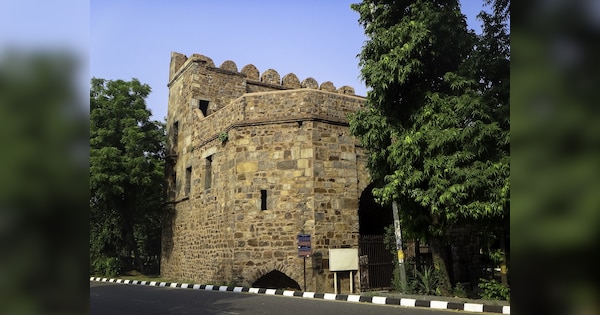 Why is Khooni Darwaza called a haunted place original story, what is ...