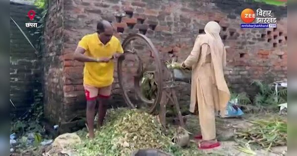 Labor Resources Minister Surendra Ram shows simple style away from VIP culture mowing fodder ...