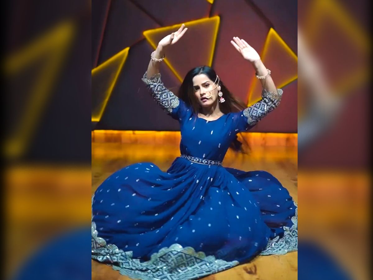 Desi bhabhi Latest dance on bollywood item number like kareena kapoor ...
