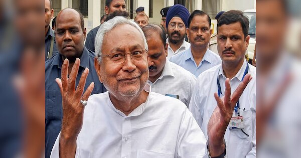 CM Nitish Kumar first reaction on jdu break claim said tell him to break jdu | Bihar: JDU में ...