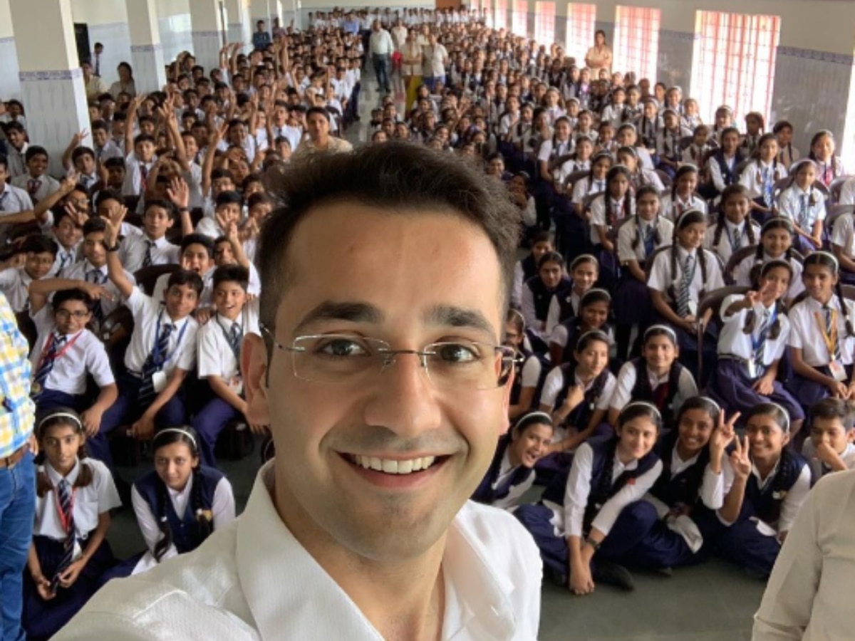 ias officer junaid ahmed became UPSC topper after studying just 4 hours ...