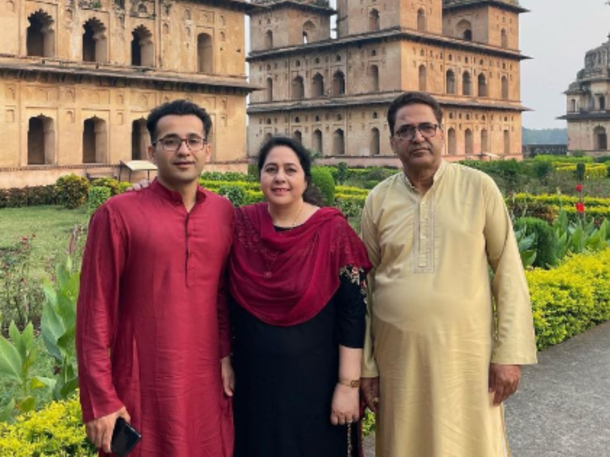 ias officer junaid ahmed became UPSC topper after studying just 4 hours ...