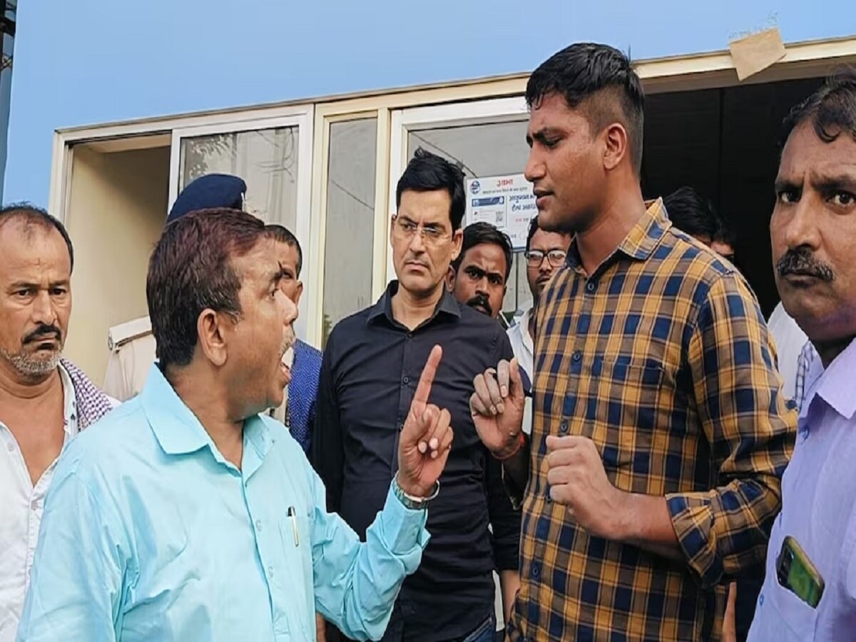 BJP MLA Pranav Kumar created ruckus in Munger Sadar Hospital | Munger: मुंगेर के सदर अस्पताल में ...