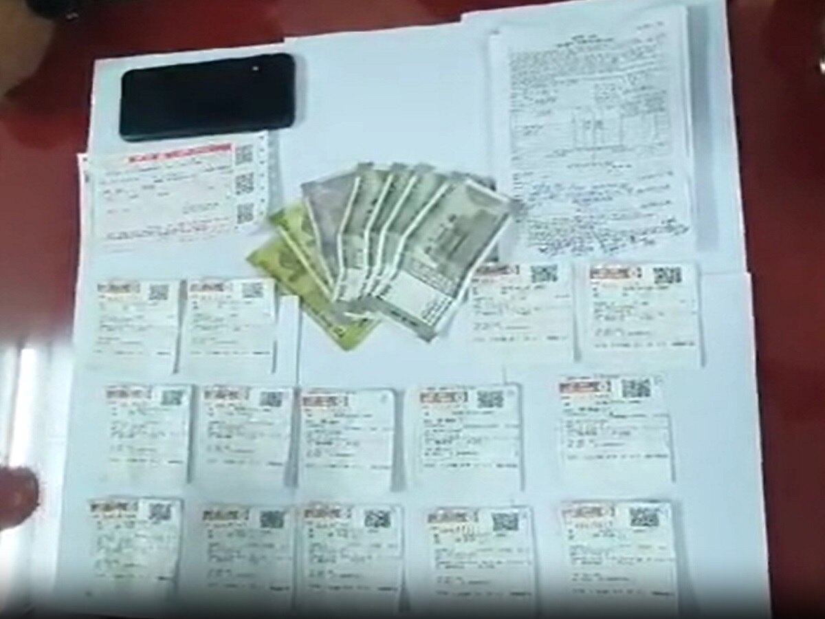 chemical Application on train ticket exposed in Chhapra, two arrested | Bihar Train News: छठ ...