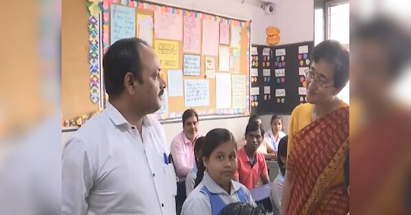 Delhi Mega PTM news Education Minister Atishi went to school talked ...