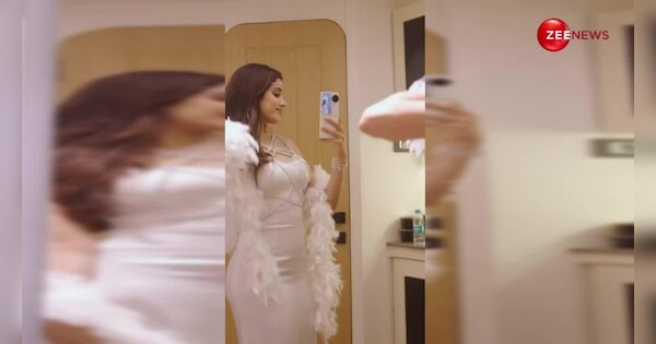 tantalizing janhvi kapoor becomes gen zeenat falls like hawa hawai and lightning | Gen Z की ...