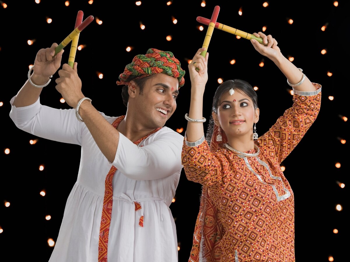 Do dandiya dance vigorously during Navratri 2023 along with losing ...