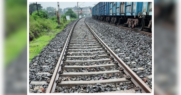 Indian Railway Knowledge facts Why railway tracks not rust What is used ...